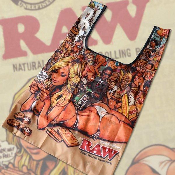 Rockin'JellyBean (ロッキンジェリービーン） デザインの、RAW×EROSTIKA コラボエコバッグです。インパクト大なデザインが両面にプリントされています。 使わないときは内ポケットに収納することができるのでかさばらず、旅...