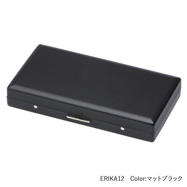 たばこをお洒落に携帯できるメタル製シガレットケース。一日の吸う量を減らしたいという方には、吸った本数がひと目でわかるこのタイプのタバコケースが人気です。プレゼントやギフトにもおすすめです。収納可能本数:100mm×12本本体サイズ:103×...