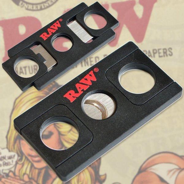 吸いかけのコーンや手巻きたばこの先端をカット！もちろんシガーカッターとしても使えます。 カッター部分の直径（約）：17mm 収納時のサイズ（約）：83mm×43mm×6mm ※ご利用になられているパソコン環境や商品撮影時の影響により、色・素...