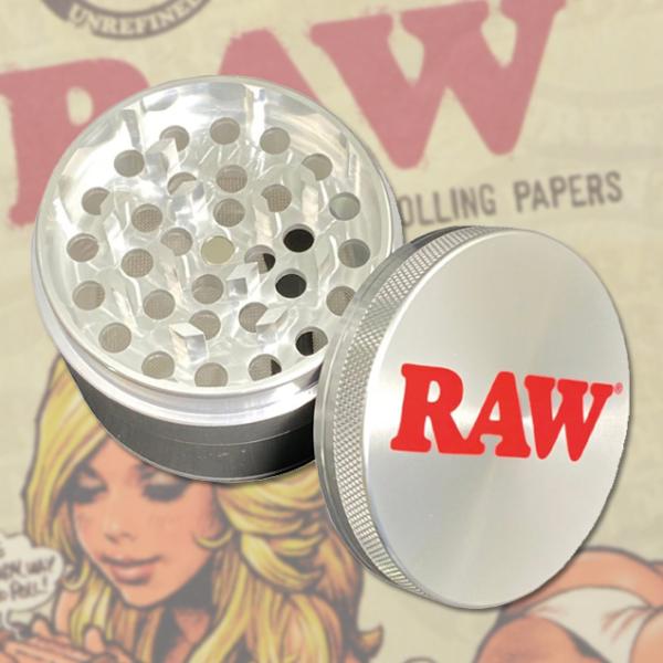 グラインダーとは、パイプやキセル、ヴェポライザー等の火皿の大きさに合わせて、タバコの葉を細かく刻むための喫煙用品です。 グラインダーの基本的な使い方１、タバコの葉を、「葉を砕くための刃がついている層」の上に全体的に均等になるように乗せます。...