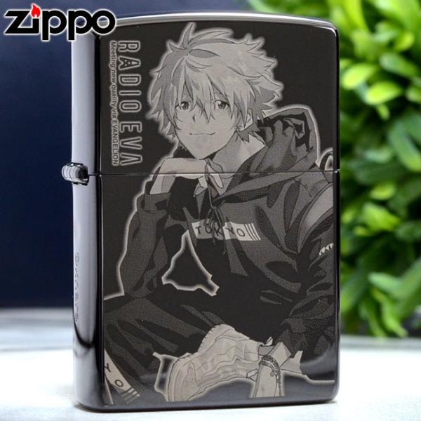 イラストレーター米山舞氏描き下ろし第2弾！モノトーンの世界観に鮮やかに浮かび上がるのは、RADIO EVA 2018 A/W Collectionに身を包んだエヴァンゲリオンのパイロット達。高精細マイクロレーザー彫刻により、モノクローム調の...