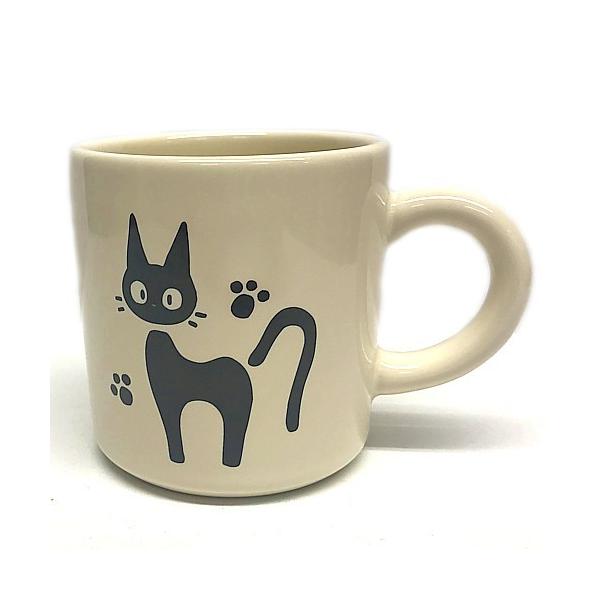 魔女の宅急便劇中で、キキと行ったスーパーで見つけたジジそっくりのマグカップ。同じデザインで再現しました！サイズ：W115×H84×D79mm（持ち手を含む）素材：半磁器日本製※レンジ・食器洗浄機:使用可※オーブン・直火:使用不可（C) 19...