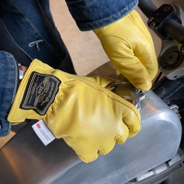 ・ふわっと暖かい3Mシンサレートの裏地付き・手首にZON刺繍タグ・驚くほど柔らかい羊革「シープスキン」でハンドル操作も楽々！※商品画像については、モニターによって色味が若干異なります事ご了承ください。※天然皮革は動物の個体差により一点一点異...