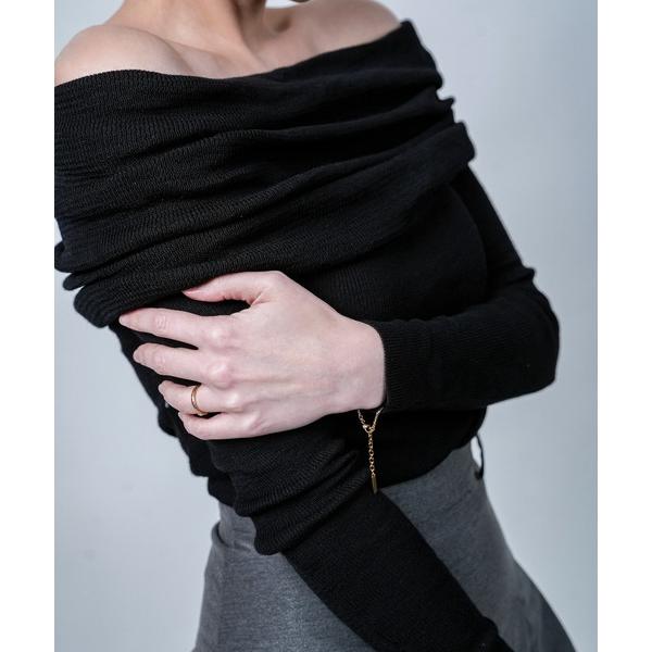 『セール実施中』参考価格：4，950円発売時期：2024年01月コンディション：A（使用感なし）数回使用した程度で使用感が感じられないアイテム参考商品名：【24年AW 待望の再入荷！】オフショルダーニットトップス　ノームコア参考品番：SM2...