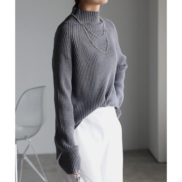 『タイムセール実施中』参考価格：4，590円発売時期：2023年09月コンディション：C（やや使用感あり）使用感があり、やや気になる傷や汚れがあるアイテム首周り・袖口：汚れ全体的：毛玉、型崩れ参考商品名：バックスリットデザインリブニット参考...