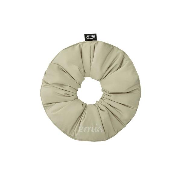 ZOZO問い合わせ番号:101159319ショップ:EMIS，イミスブランド:EMIS，イミス商品名:PADDED SCRUNCHIEカテゴリ:ヘアアクセサリー>シュシュブランド品番:E254W4101素材:OUTER: ポリエステル...