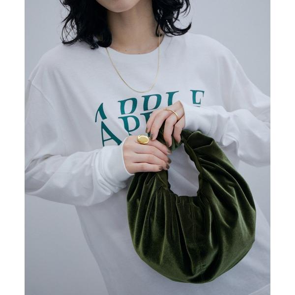 『セール実施中』参考価格：14，850円発売時期：2022年09月コンディション：A（使用感なし）数回使用した程度で使用感が感じられないアイテム参考商品名：【HELOYSE】別注 ベロアcroissant shantung bag参考品番：...