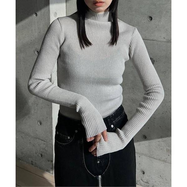 『セール実施中』参考価格：5，500円発売時期：2023年11月コンディション：A（使用感なし）数回使用した程度で使用感が感じられないアイテム参考商品名：ラメリブニットハイネックトップス参考品番：523GAS70-0011【商品に関する注意...