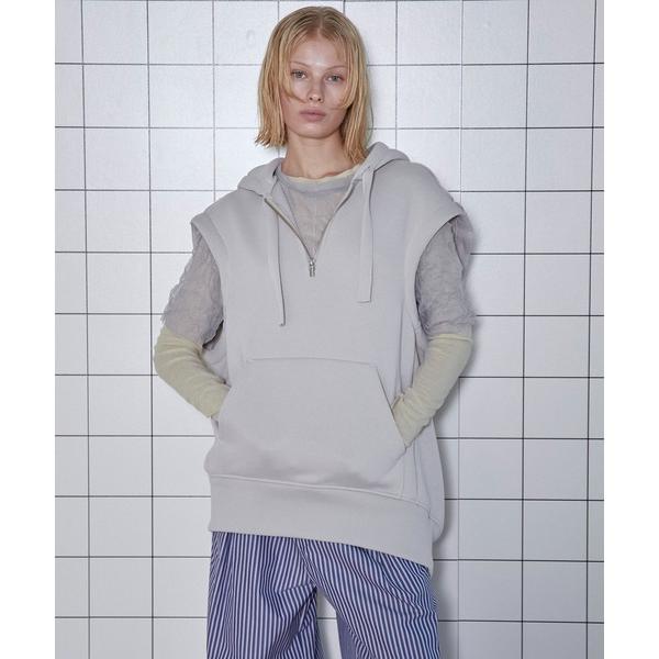 『セール実施中』参考価格：15，950円発売時期：2023年11月コンディション：C（やや使用感あり）使用感があり、やや気になる傷や汚れがあるアイテム全体的：汚れ、毛玉参考商品名：Cardboard Hood Vest/ダンボールフードベス...