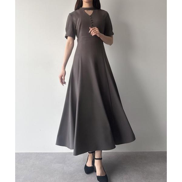 参考価格：10，759円発売時期：2025年05月コンディション：A（使用感なし）数回使用した程度で使用感が感じられないアイテム参考商品名：チョーカーデザインジョーゼットフレアワンピース(薄手生地)参考品番：fryo045-041【商品に関...