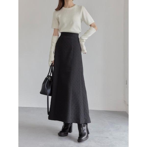 『セール実施中』参考価格：8，899円発売時期：2022年12月コンディション：D（傷・汚れあり）傷や汚れがあるが使用には問題ないアイテム後身頃：汚れ参考商品名：エンボスロングスカート/ブラック参考品番：8222-90705【商品に関する注...