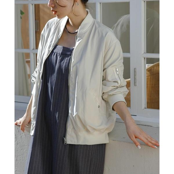 参考価格：11，000円発売時期：2025年02月コンディション：B（目立つ使用感なし）使用感が少ない、または気にならないアイテム全体的：色あせ、毛玉参考商品名：『WEB限定』リバーシブルオーバーMA-1参考品番：LAA4-27C801【商...