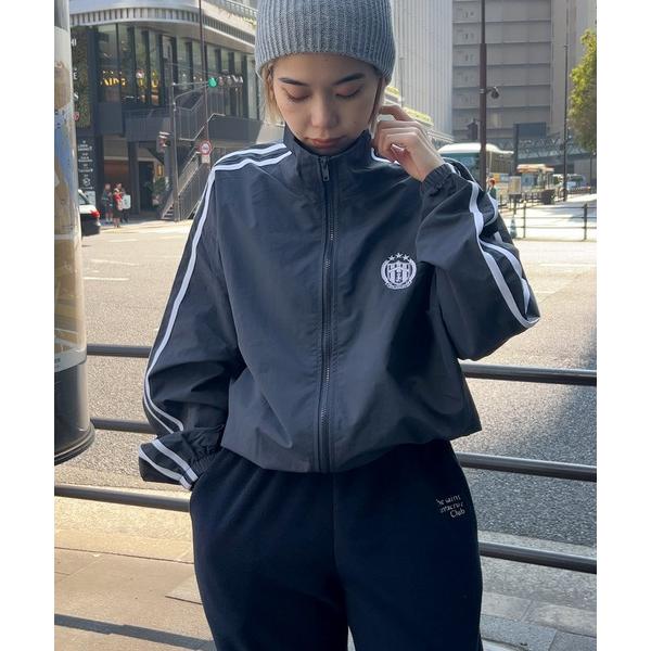 参考価格：12，980円発売時期：2023年08月コンディション：B（目立つ使用感なし）使用感が少ない、または気にならないアイテム内側：汚れ参考商品名：choice_cnl　トラックジャケット参考品番：232-100198【商品に関する注意...