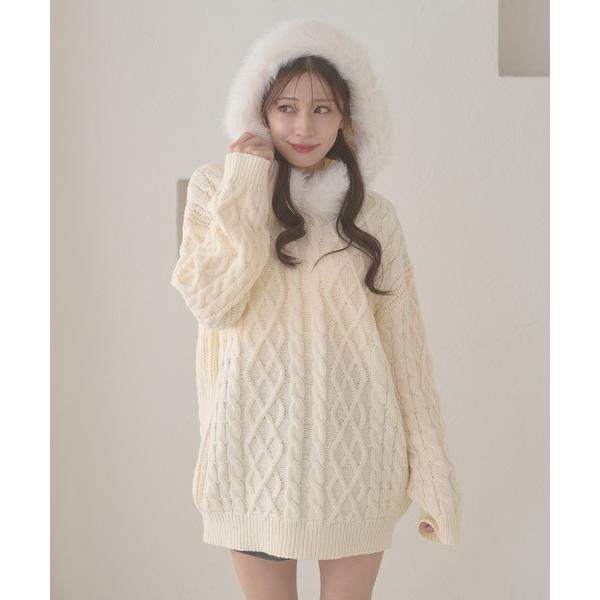 『セール実施中』ZOZO問い合わせ番号:101562466ショップ:Ambre Neige，アンブルネージュブランド:Ambre Neige，アンブルネージュ商品名:fake fur hood cable knit hoodie / フェイ...