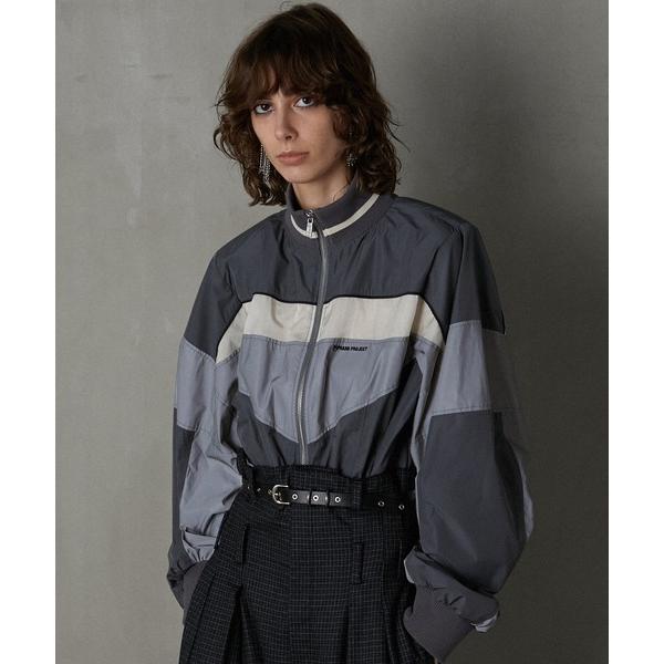 参考価格：29，700円発売時期：2024年08月コンディション：A（使用感なし）数回使用した程度で使用感が感じられないアイテム参考商品名：マルチファブリックトラックボディスーツ / Multi Fabric Track Bodysuit参...