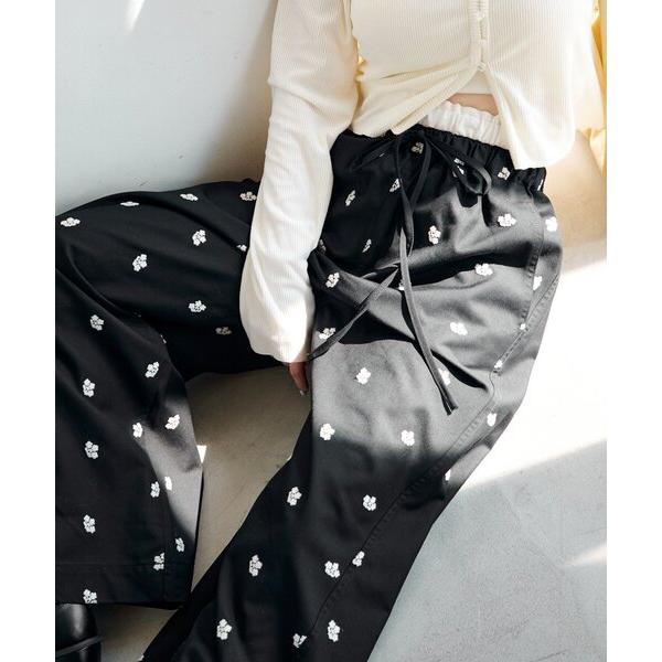 ZOZO問い合わせ番号:101693521ショップ:Kastane，カスタネブランド:Kastane，カスタネ商品名:【新色追加/2サイズ展開/低身長サイズ】フラワーステッチワイドパンツカテゴリ:パンツ>その他パンツブランド品番:KA...