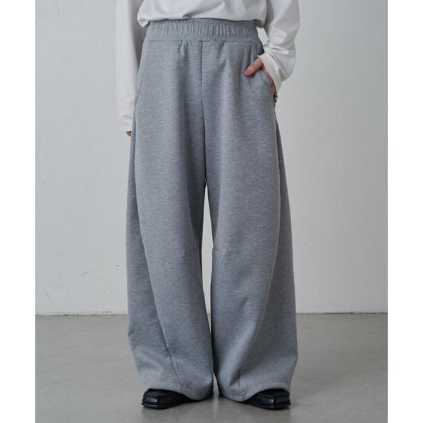 ZOZO問い合わせ番号:101728674ショップ:Lui's，ルイスブランド:Lui's，ルイス商品名:リラックスカーブスウェットパンツカテゴリ:パンツ>スウェットパンツブランド品番:LUZ2061102A0004素材:本体 : ポ...