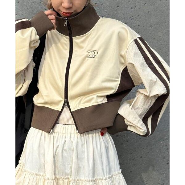 『タイムセール実施中』参考価格：7，920円発売時期：2024年08月コンディション：A（使用感なし）数回使用した程度で使用感が感じられないアイテム参考商品名：【リバイバル】サイドライントラックジャケット参考品番：CPZ1042107A00...