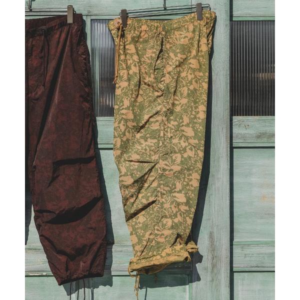 ZOZO問い合わせ番号:101796424ショップ:BEAMS MEN，ビームス メンブランド:BEAMS PLUS，ビームスプラス商品名:MIL Over Pants Camo Print Garment Dyeカテゴリ:パンツ>そ...