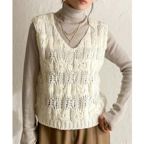 『セール実施中』ZOZO問い合わせ番号:101797871ショップ:wears，ウェアーズブランド:She's Closet，シーズクローゼット商品名:ローゲージケーブル手編み風vネックショート丈ハンドニットベストカテゴリ:トップス>...