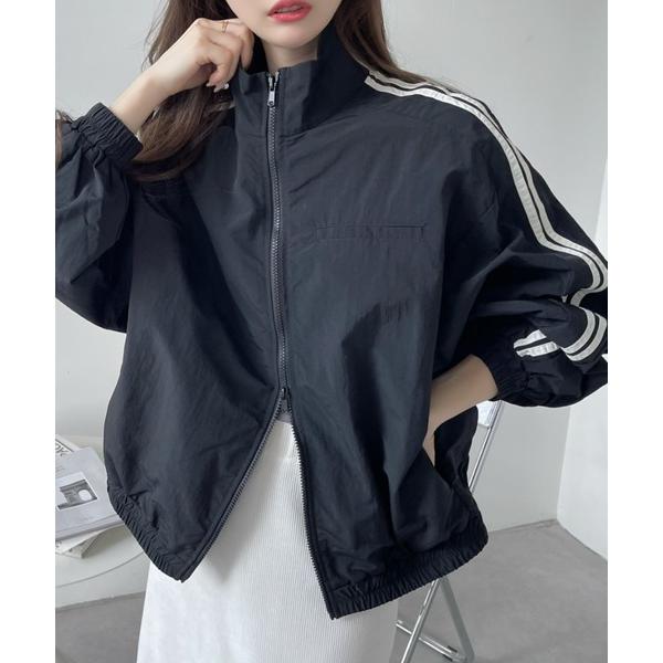 参考価格：6，090円発売時期：2024年02月コンディション：B（目立つ使用感なし）使用感が少ない、または気にならないアイテム全体的：汚れ参考商品名：配色 2ライン Y2K ダブルジップ ナイロン ブルゾン ジャケット参考品番：ada93...