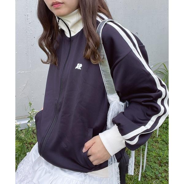 参考価格：7，590円発売時期：2024年01月コンディション：B（目立つ使用感なし）使用感が少ない、または気にならないアイテムすそ周り・袖口：毛玉襟周り：汚れ参考商品名：◎ワンポイント刺繍ロゴ サイドライントラックジャケット参考品番：Q8...