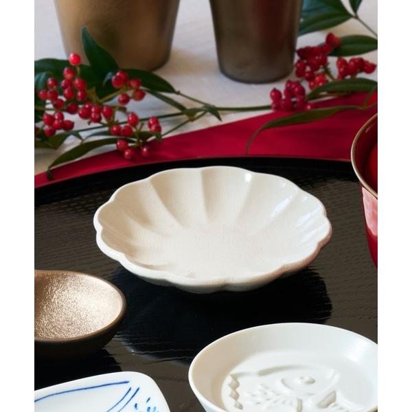 ZOZO問い合わせ番号:101830963ショップ:LAKOLE，ラコレブランド:LAKOLE，ラコレ商品名:【美濃焼き】菊型貫入小皿 / 635136カテゴリ:食器/キッチン>食器ブランド品番:635136素材:陶磁器原産国:日本カ...