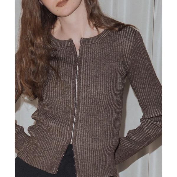 『セール実施中』参考価格：4，950円発売時期：2025年08月コンディション：A（使用感なし）数回使用した程度で使用感が感じられないアイテム参考商品名：ホック付きコンパクトリブニットカーディガン参考品番：246-021S1131/246-...