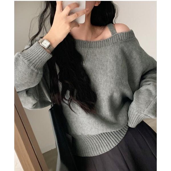 『セール実施中』参考価格：4，950円発売時期：2024年09月コンディション：B（目立つ使用感なし）使用感が少ない、または気にならないアイテム袖・首周り：毛玉参考商品名：アシンメトリーオフショルダーニットトップス参考品番：35304020...