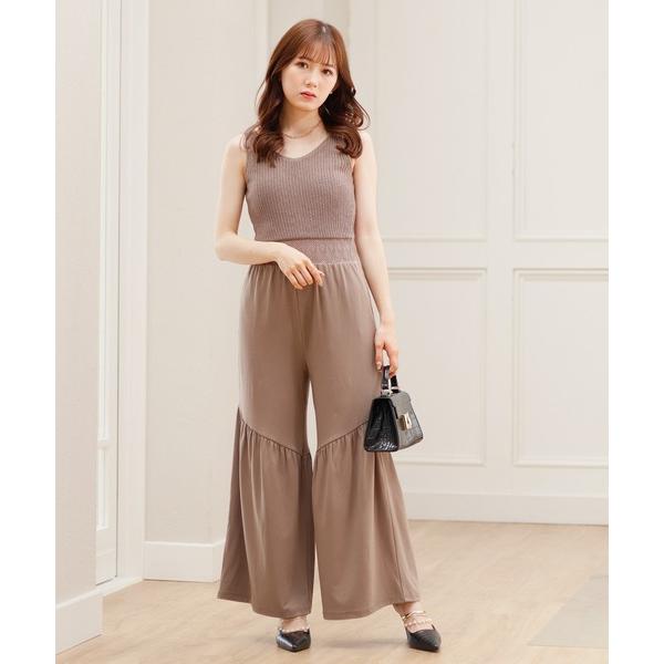 『タイムセール実施中』参考価格：11，550円発売時期：2023年06月コンディション：C（やや使用感あり）使用感があり、やや気になる傷や汚れがあるアイテム全体的：色あせ参考商品名：ウエストクロシェロングロンパース参考品番：00043327...