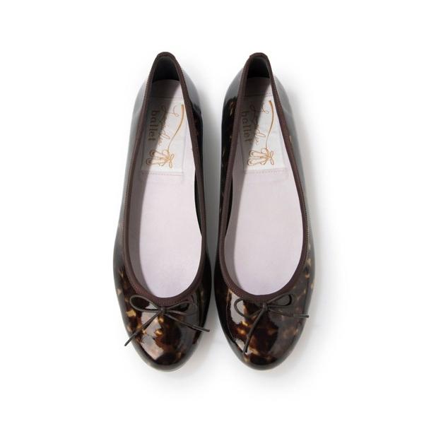 『セール実施中』参考価格：9，680円発売時期：2023年08月コンディション：C（やや使用感あり）使用感があり、やや気になる傷や汚れがあるアイテム内側：汚れかかと：擦り減り参考商品名：RainyDay ラウンドトゥバレエシューズ(RB14...