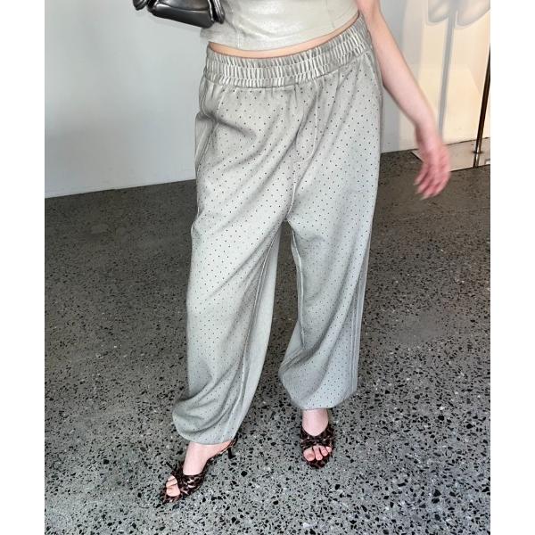 参考価格：5，940円発売時期：2024年07月コンディション：B（目立つ使用感なし）使用感が少ない、または気にならないアイテム前身頃：汚れ参考商品名：ラインストーンピグメントジョガースウェットパンツ参考品番：BLIZI242010【商品に...