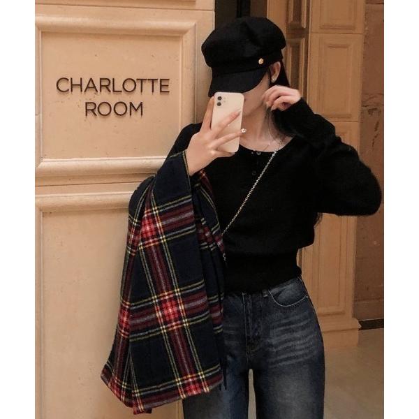 『セール実施中』参考価格：5，900円発売時期：2024年10月コンディション：B（目立つ使用感なし）使用感が少ない、または気にならないアイテム全体的：毛玉参考商品名：[BELLIDE MADE] ソフトヘンリーネックボタンニット参考品番：...