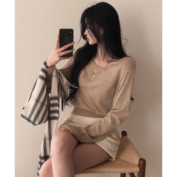 『セール実施中』参考価格：5，900円発売時期：2024年10月コンディション：S（新品同様）タグ付きの未使用、または新品同様のアイテム付属品：タグ参考商品名：[BELLIDE MADE] ソフトヘンリーネックボタンニット参考品番：bei-...