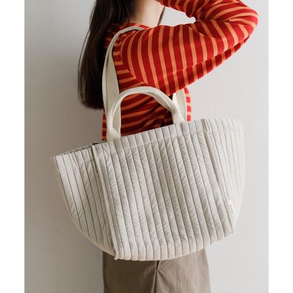 『セール実施中』参考価格：7，700円発売時期：2025年09月コンディション：B（目立つ使用感なし）使用感が少ない、または気にならないアイテム全体的：汚れ参考商品名：【WOMEN】beej quilting velour totebag参...