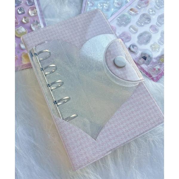 ZOZO問い合わせ番号:102037750ショップ:SPINNS，スピンズブランド:SPINNS，スピンズ商品名:【nini toys/ニニトイズ】≪MERING/メリング≫クリア6穴バインダー/シール帳/ギャルカテゴリ:雑貨/ホビー&gt...