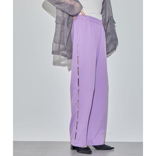 参考価格：6，083円発売時期：2023年08月コンディション：S（新品同様）タグ付きの未使用、または新品同様のアイテム付属品：タグ参考商品名：サイドカットスウェットワイドパンツ【ELLEgirl/エル ガール】参考品番：【入荷禁止】428...