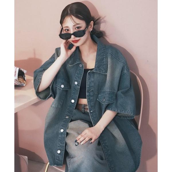 『セール実施中』参考価格：5，940円発売時期：2024年04月コンディション：A（使用感なし）数回使用した程度で使用感が感じられないアイテム参考商品名：ヴィンテージライクグラデーションハーフスリーブデニムシャツ参考品番：AAAZU0424...