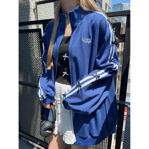 参考価格：5，499円発売時期：2023年08月コンディション：C（やや使用感あり）使用感があり、やや気になる傷や汚れがあるアイテム全体的：保管上のにおい袖口・首周り：毛玉参考商品名：【新色登場！】リボンラインビッグジャージ参考品番：WC2...