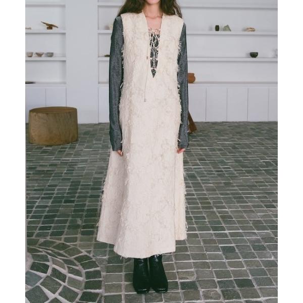 『タイムセール実施中』参考価格：22，000円発売時期：2024年09月コンディション：A（使用感なし）数回使用した程度で使用感が感じられないアイテム参考商品名：Cut Jacquard Laceup Dress/カットジャガードレースアッ...