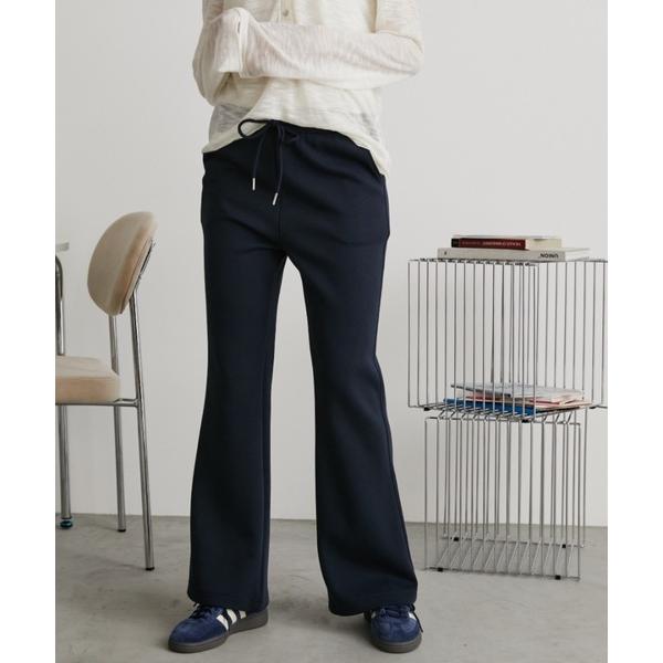 『セール実施中』参考価格：4，950円発売時期：2025年04月コンディション：D（傷・汚れあり）傷や汚れがあるが使用には問題ないアイテム前身頃・後身頃・すそ周り：汚れウエスト：汚れ、毛玉調整紐：毛玉参考商品名：セミフレアスウェットイージー...