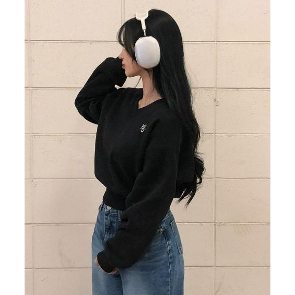 『セール実施中』参考価格：5，900円発売時期：2023年12月コンディション：C（やや使用感あり）使用感があり、やや気になる傷や汚れがあるアイテム全体的：汚れ、色あせ参考商品名：[BELLIDE MADE] 裏起毛パステルVネッククロップ...