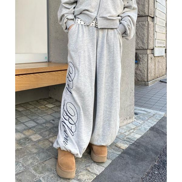 ZOZO問い合わせ番号:102259741ショップ:RAY CASSIN，レイカズンブランド:RAY CASSIN，レイカズン商品名:【セットアップで着られる】ロゴプリントルーズビッグスウェットパンツカテゴリ:パンツ>スウェットパンツ...
