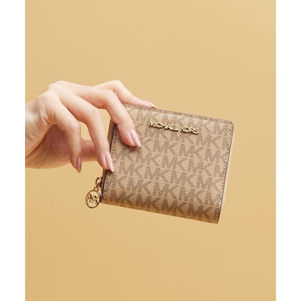 『セール実施中』参考価格：41，800円発売時期：2023年10月コンディション：C（やや使用感あり）使用感があり、やや気になる傷や汚れがあるアイテム内側：汚れ参考商品名：JET SET TRAVEL MD BF ZA CHRM WLLET...