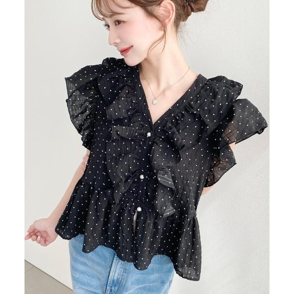 ZOZO問い合わせ番号:102308259ショップ:moment+，モーメントプラスブランド:moment+，モーメントプラス商品名:シャーリングドットプリントVネックフリルブラウスカテゴリ:トップス>シャツ/ブラウスブランド品番:m...