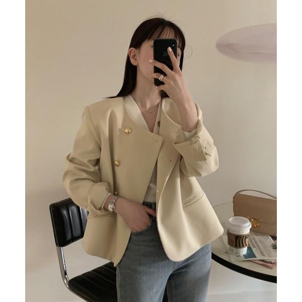 『セール実施中』参考価格：5，940円発売時期：2022年08月コンディション：D（傷・汚れあり）傷や汚れがあるが使用には問題ないアイテム全体的：汚れ留め具：剥げ参考商品名：フェミニンノーカラオーバージャケット参考品番：0207-08-20...