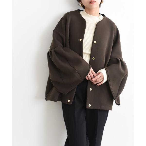 『セール実施中』参考価格：16，280円発売時期：2022年09月コンディション：C（やや使用感あり）使用感があり、やや気になる傷や汚れがあるアイテム前身頃・袖口・後身頃：毛玉参考商品名：コクーンスリーブボンディングジャケット参考品番：82...