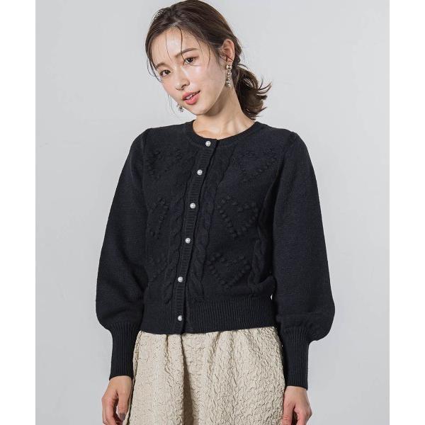 『セール実施中』参考価格：13，200円発売時期：2023年11月コンディション：C（やや使用感あり）使用感があり、やや気になる傷や汚れがあるアイテム全体的：毛玉参考商品名：ハート柄編みカーディガン≪手洗い可能≫参考品番：2212-3907...