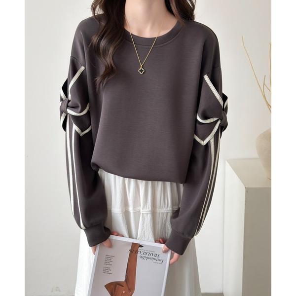 『セール実施中』ZOZO問い合わせ番号:102418245ショップ:emi+，エミプラスブランド:emi+，エミプラス商品名:袖リボンデザインダンボールスウェットプルオーバーカテゴリ:トップス>スウェットブランド品番:261C010E...