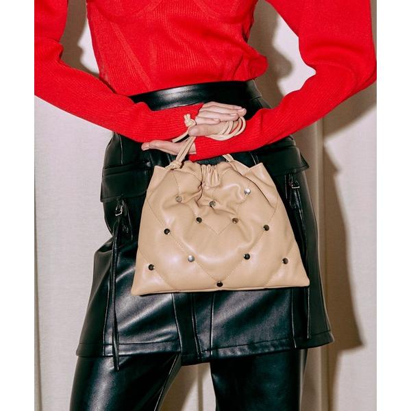 『タイムセール実施中』参考価格：16，500円発売時期：2023年08月コンディション：A（使用感なし）数回使用した程度で使用感が感じられないアイテム参考商品名：Quilting Purse Small Bag/キルティング巾着バッグ参考品...